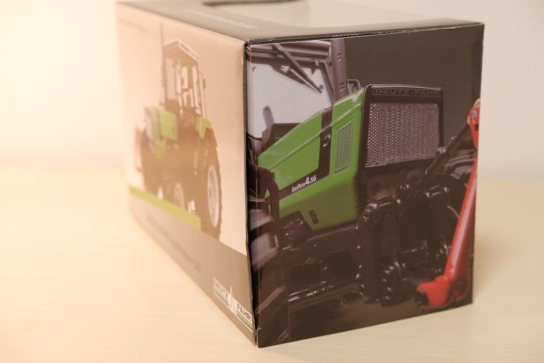 Deutz-Farh トラクターミニチュア1/32 限定1000台