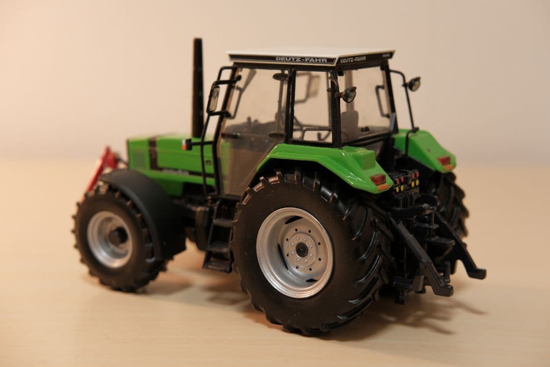 Deutz-Farh トラクターミニチュア1/32 限定1000台