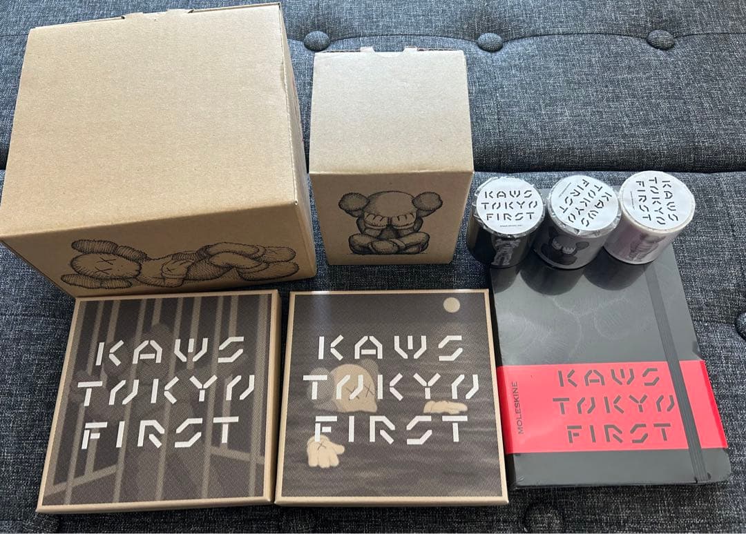 kaws tokyo first グッズ 記念品セット