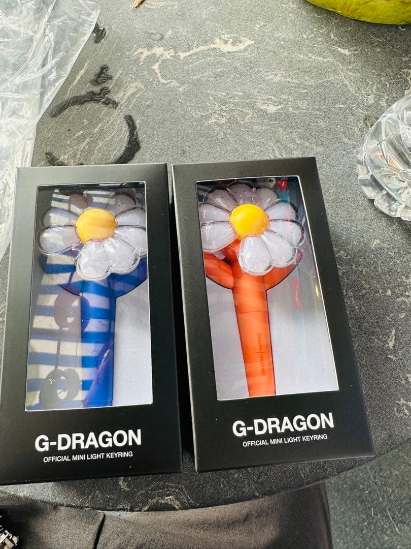 G-DRAGONジヨン 公式ミニペンライト キーリング キーホルダー2色セット