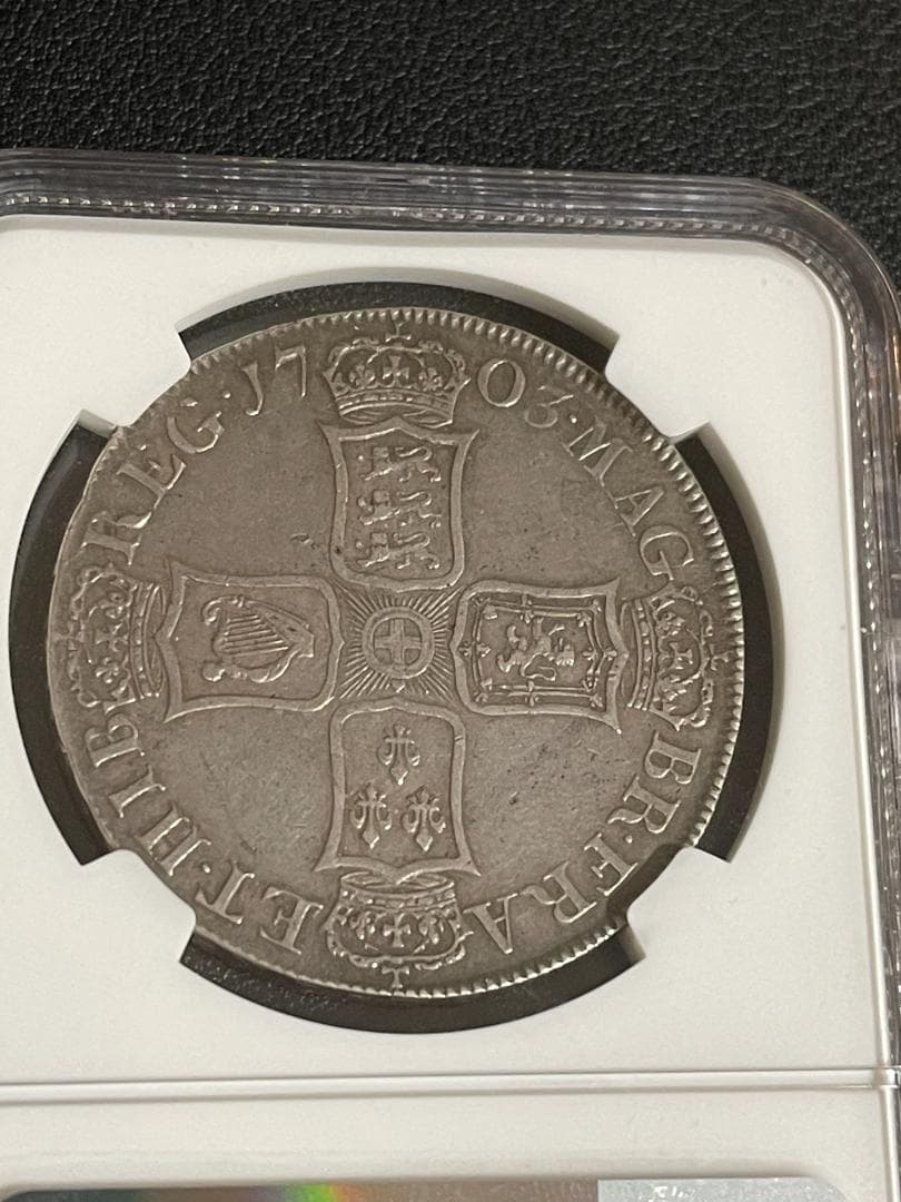 相場60-90万円　1703年VIGO ENGLAND CROWN銀貨