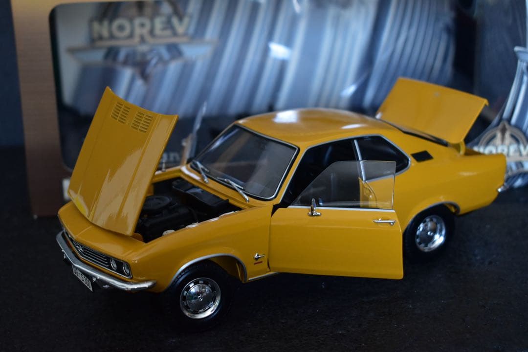 1/18 NOREV ノレブ '71 オペル マンタ フルディティール ミニカー