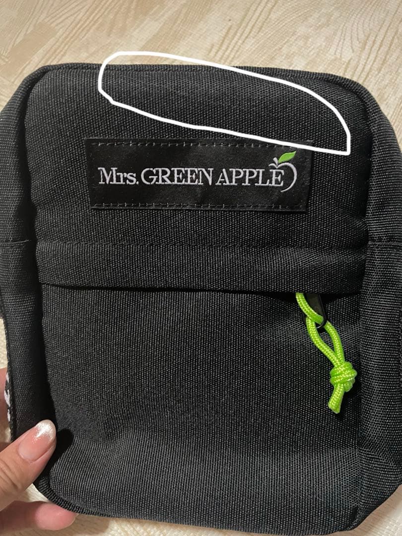 Mrs. GREEN APPLE ショルダーバッグ