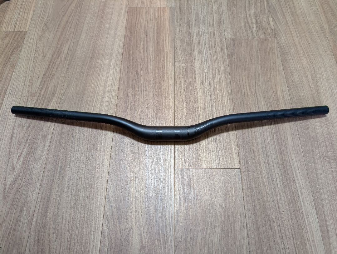 OneUp Carbon Handlebar 35mmライズ 760mm幅
