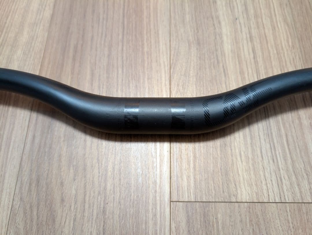OneUp Carbon Handlebar 35mmライズ 760mm幅