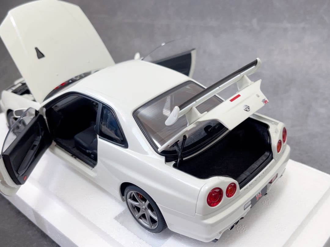 オートアート 1/18 ニッサン スカイライン GT-R R34 VスペックII