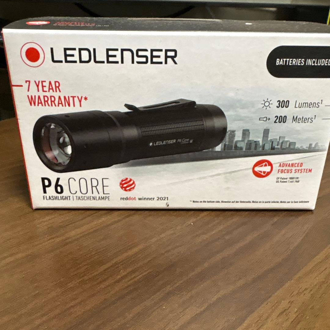 LEDLENSER P6 Core 懐中電灯 300ルーメン
