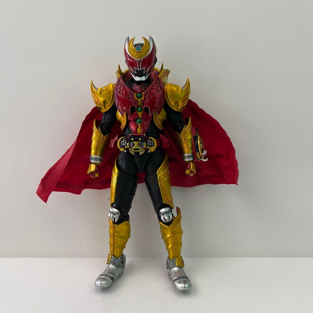 SHフィギュアーツ 真骨彫製法 仮面ライダーキバ エンペラーフォーム
