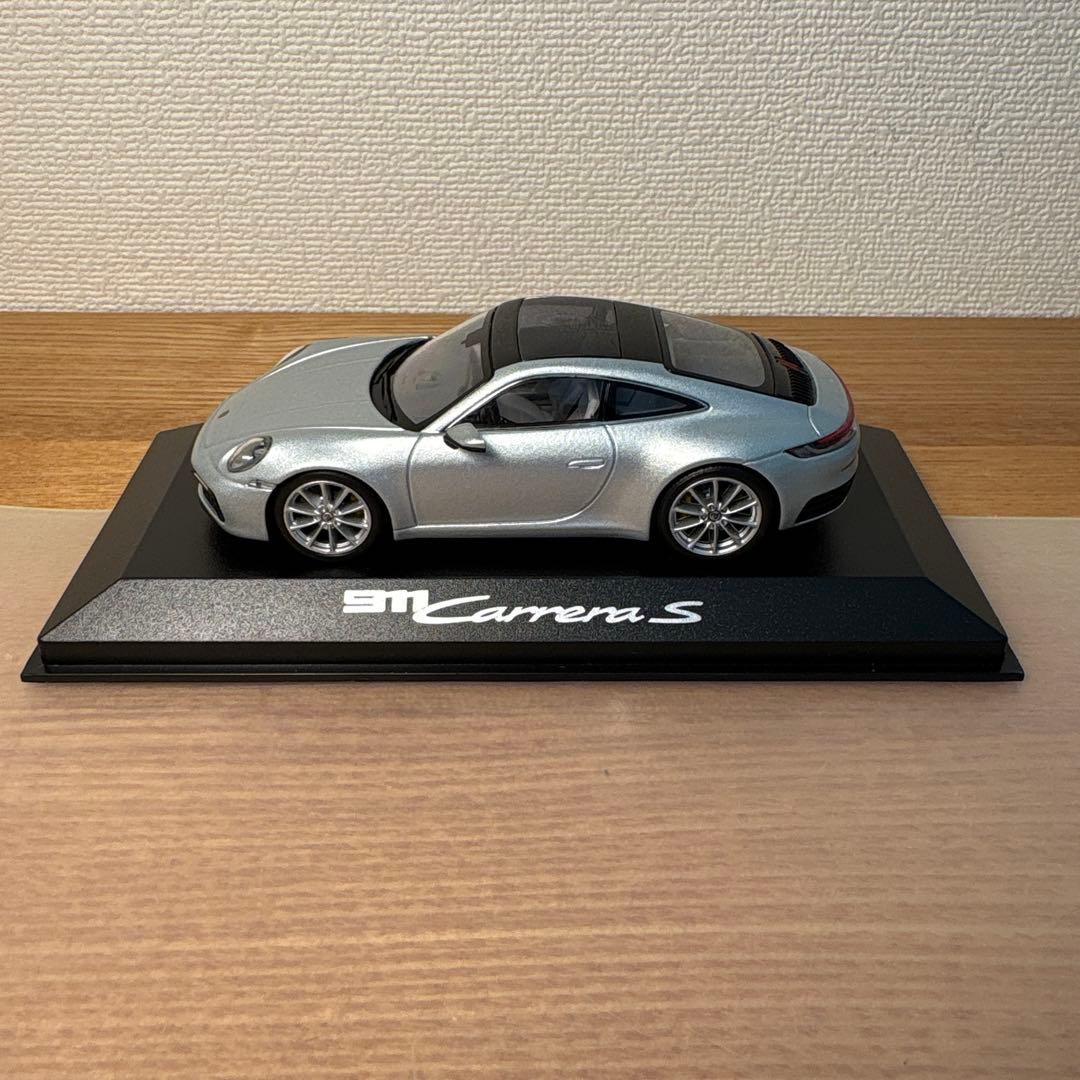 ミニチャンプス　ポルシェ 911 Carrera S 1/43 シルバー