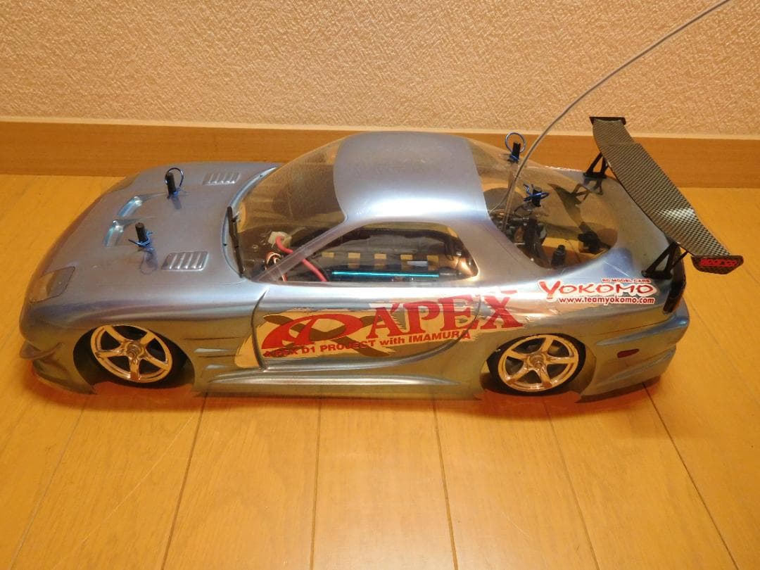 ラジコンカー　1/10 電動カー　4WD