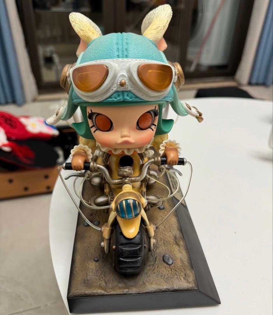 デザイナーズトイ鎌田光司Molly2.0バニーガールの機関車トレトイフィギュア