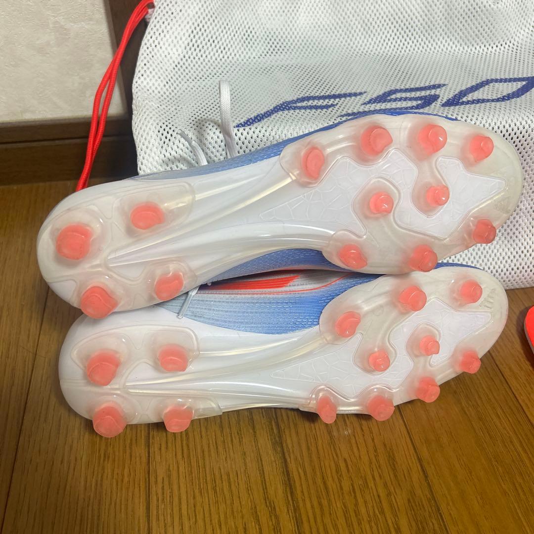 adidas F50 サッカーシューズ ホワイト/ブルー/レッド