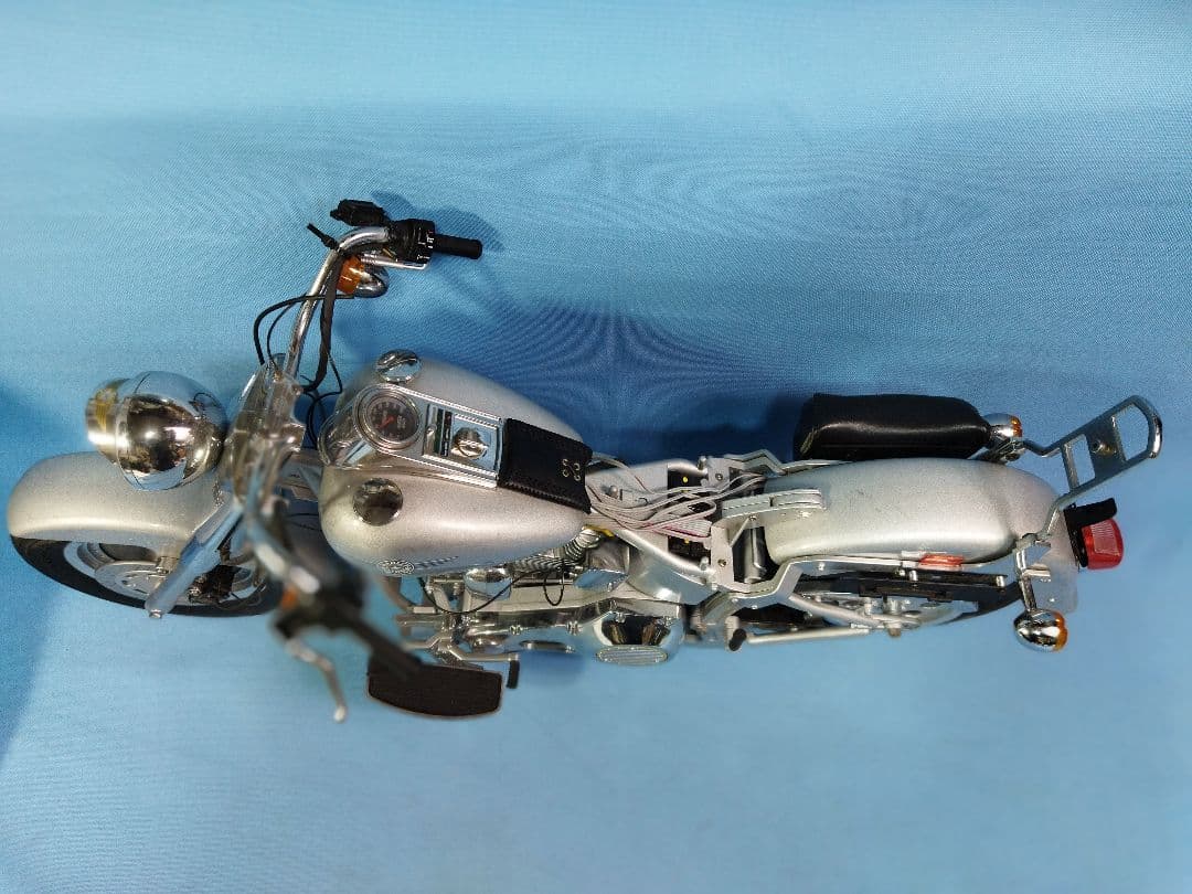 ハーレーダビッドソン　シルバーオートバイク　クラシックスタイル 置物インテリア