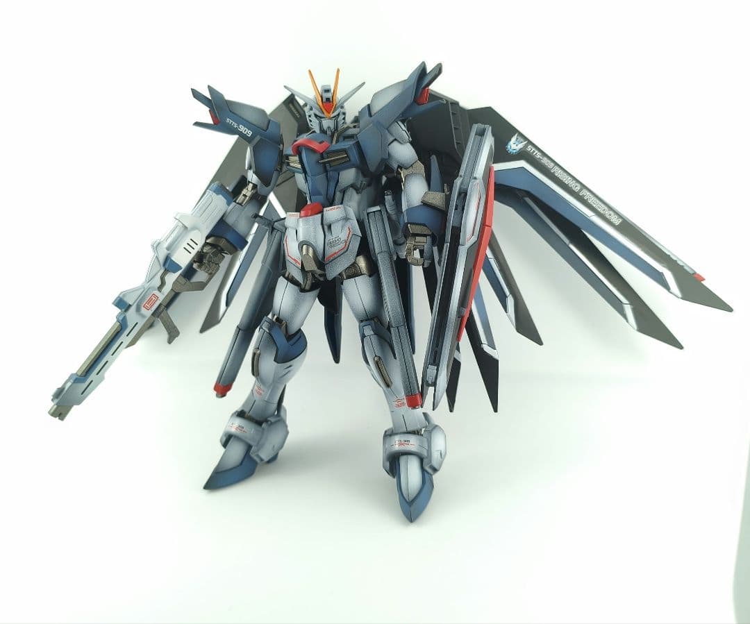 HG ライジングフリーダムガンダム 塗装済み完成品 全塗装