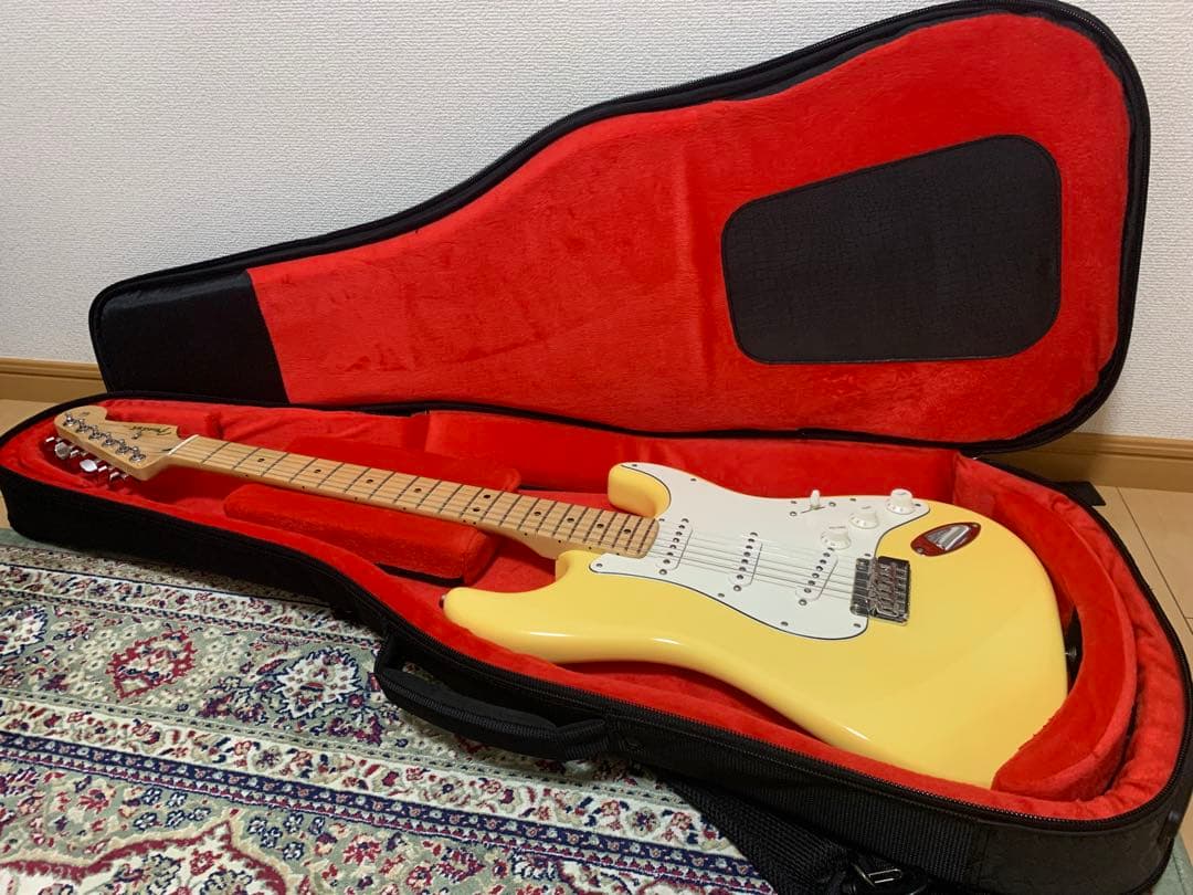 Fender player strat バタークリーム　セミハードケース付き