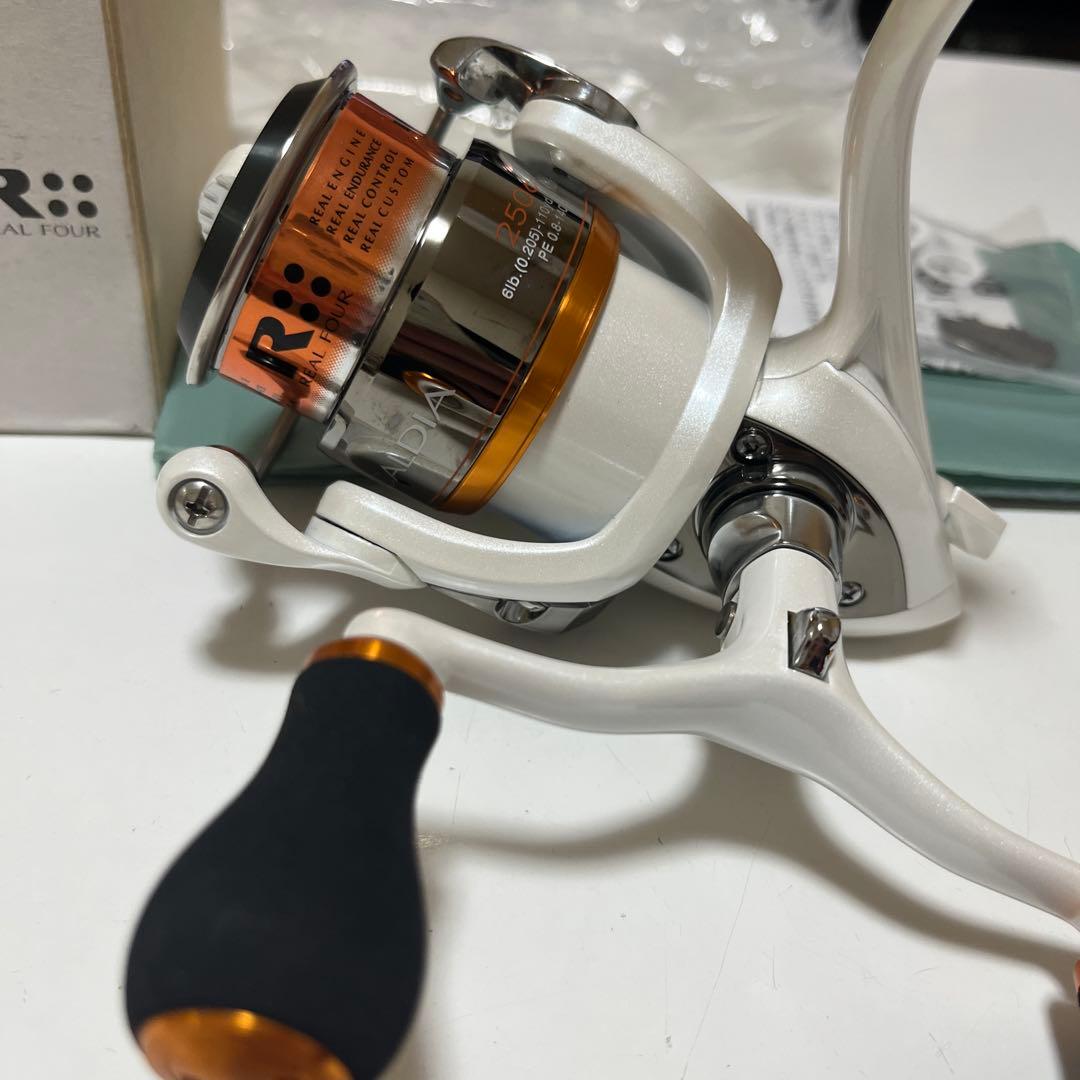 未使用品　DAIWA 09カルディア2506W ダブルハンドル ダイワ