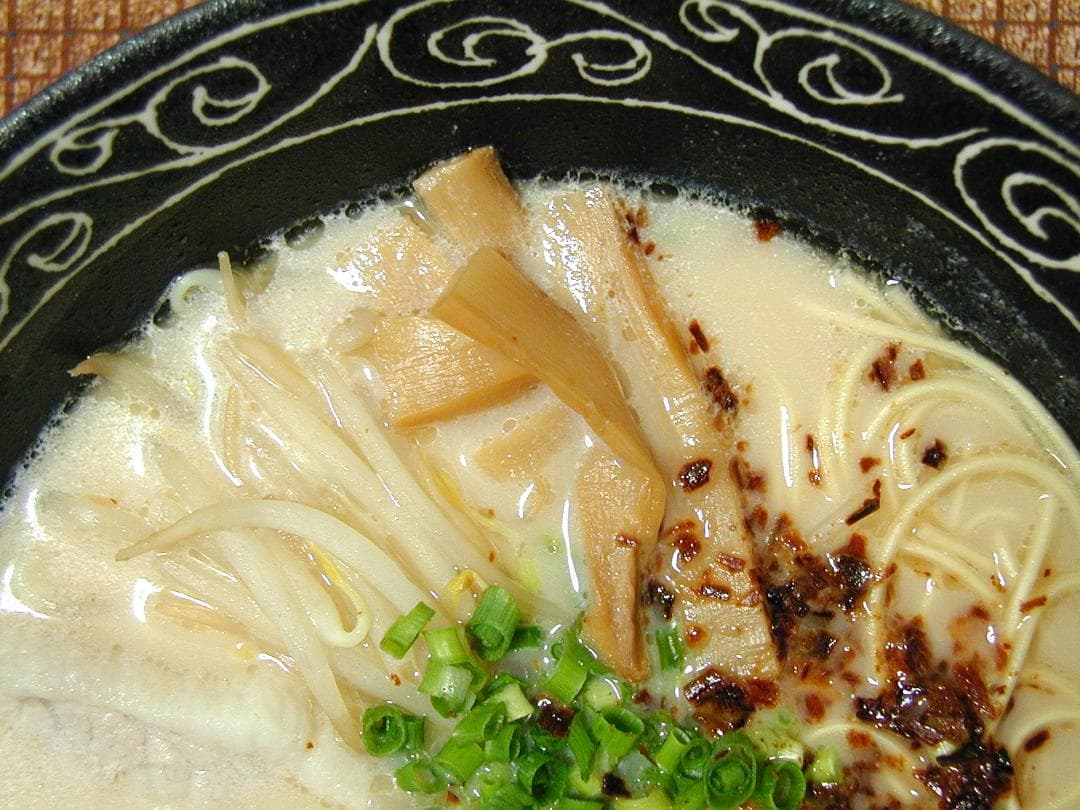 大特人気　うまかよー　鹿児島黒豚 とんこつラーメン焦がしネギ入り　おすすめ　旨い