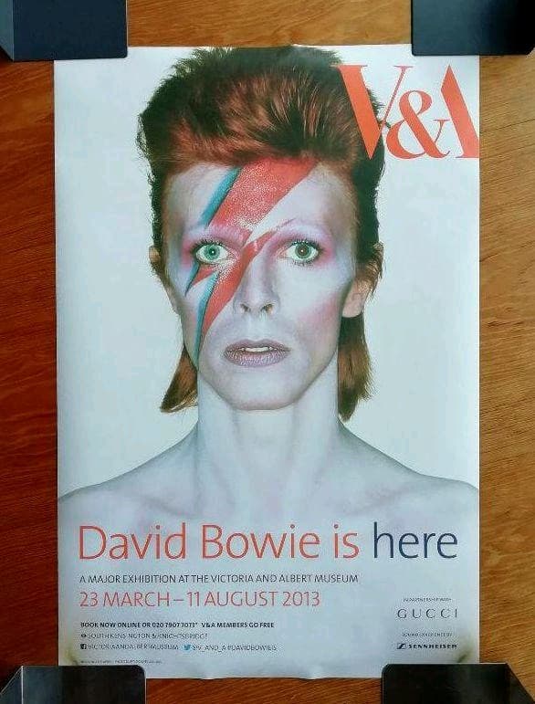 V&A David Bowie is here デヴィッド・ボウイ ポスター