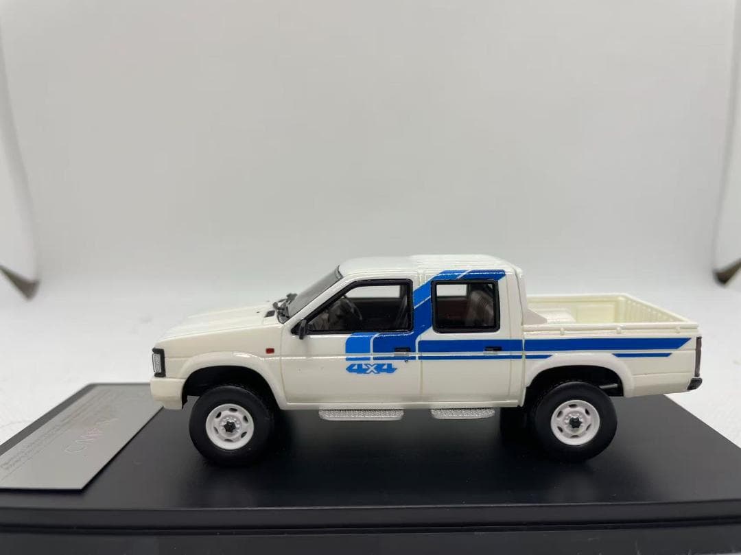 402-653 Hi-Story 1/43 日産 DATSUN 4WD