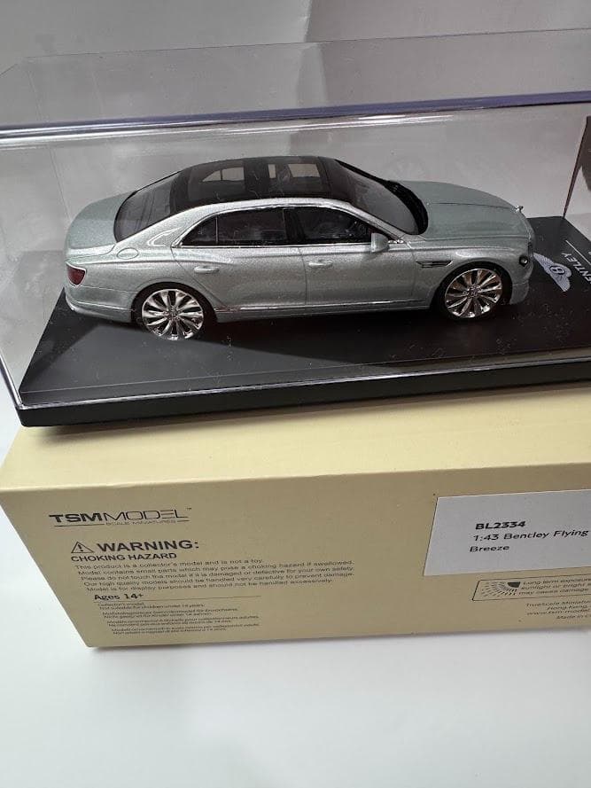 正規品　現行型　BENTLEY Fling spur 1/43 ミニカー