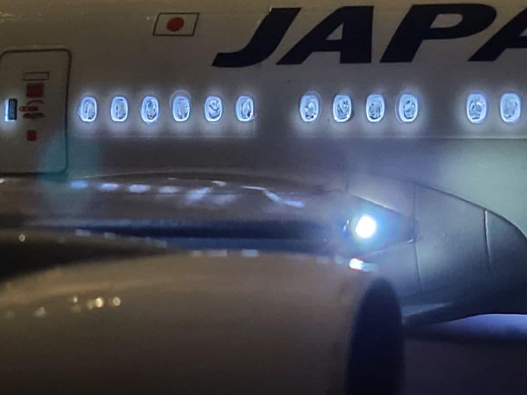 JAL ボーイング 777 - 300er LED仕様 完成品