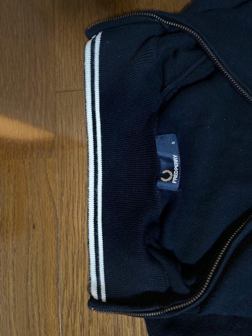 ブラックフライデー　FRED PERRY ジップアップ セーター