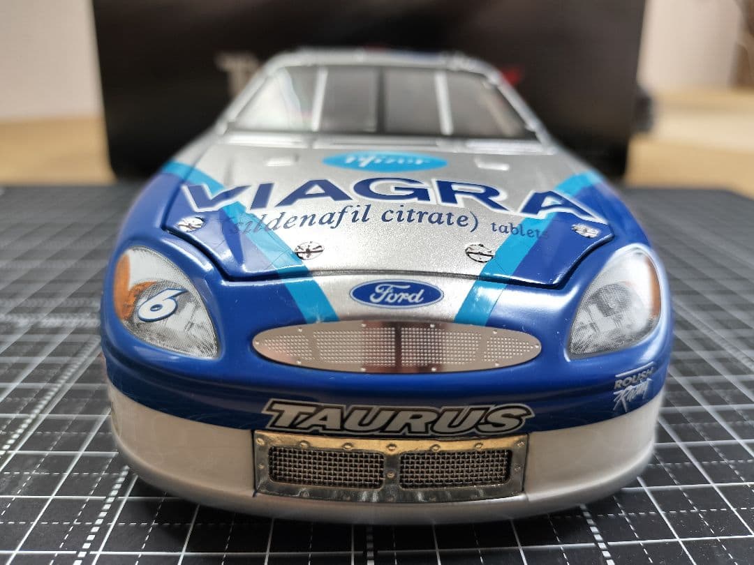 1/24 ナスカー　フォード　トーラス ＦＯＲＤ NASCAR　VIAGRA