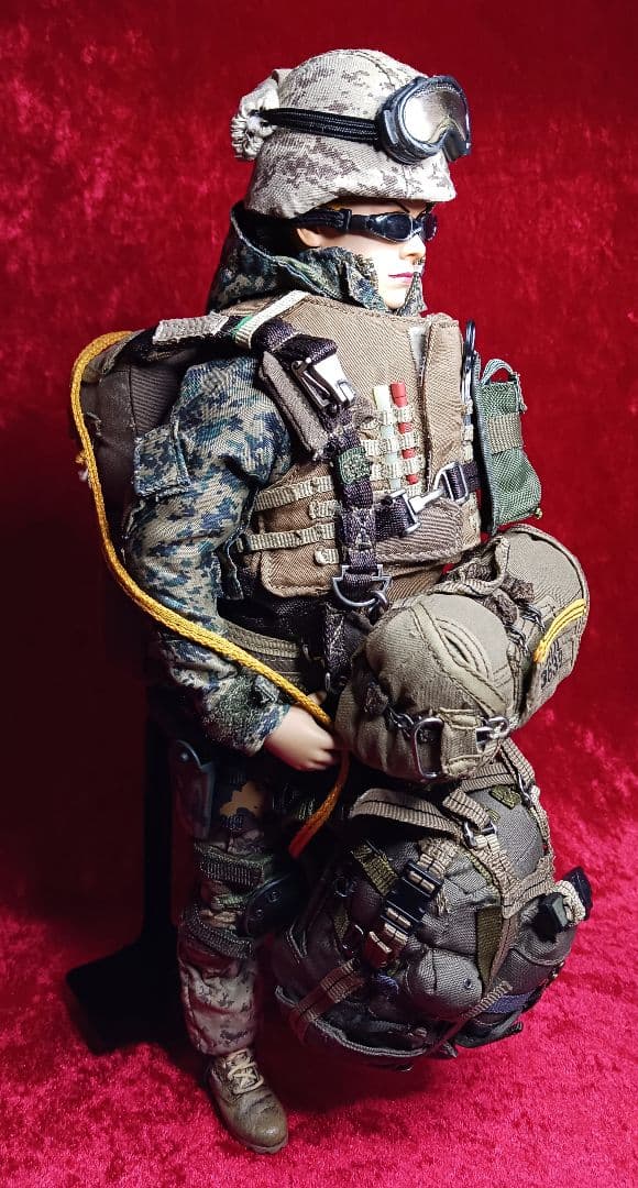 1/6 USMC パラシュター女性兵士(HotToysホットトイズ)