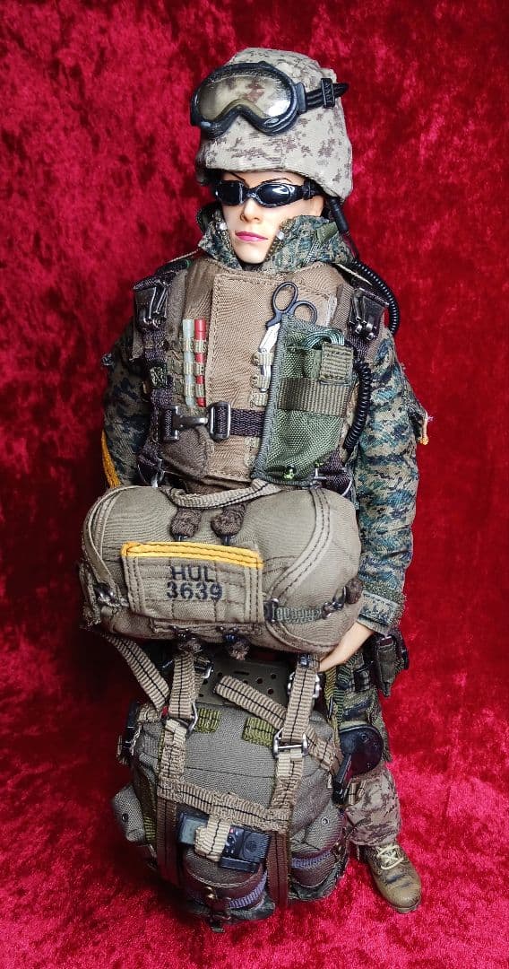 1/6 USMC パラシュター女性兵士(HotToysホットトイズ)