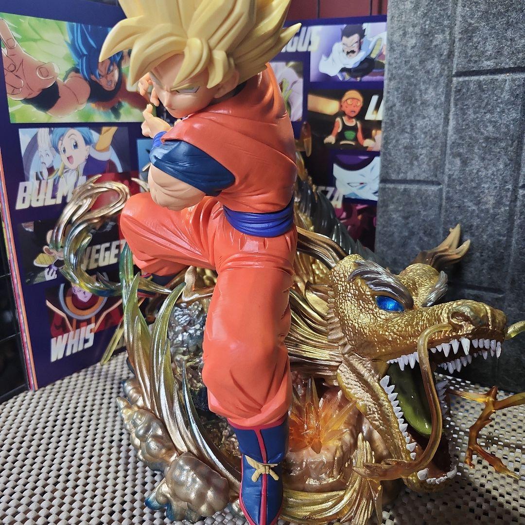 ドラゴンボール 豪華フィギュア(神龍塗装済品のみ)下からライト当てると綺麗です