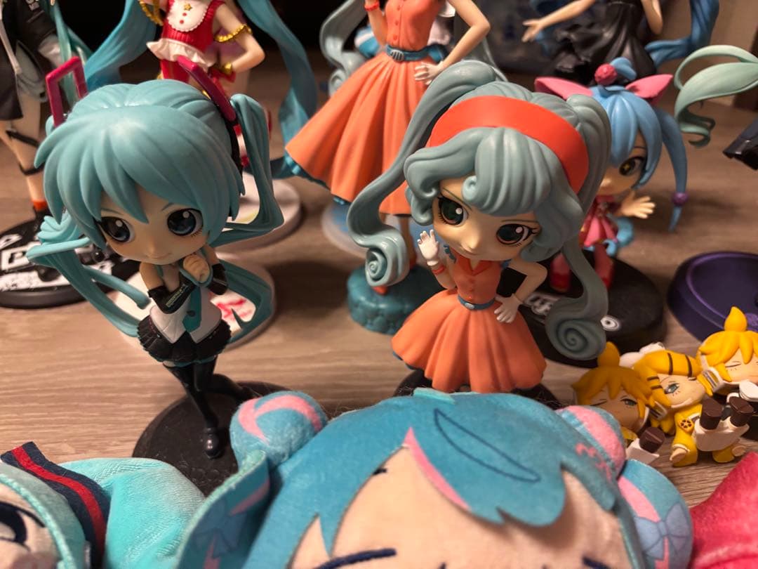 初音ミク　フィギュア　ぬいぐるみ　マスコットまとめ売り　25点