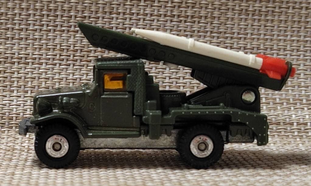 トミカ黒箱77-3 トヨタ自衛隊ロケット車 日本製 当時物