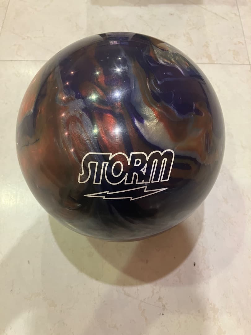 【新品】Storm Equinox ボウリングボール 15ポンド