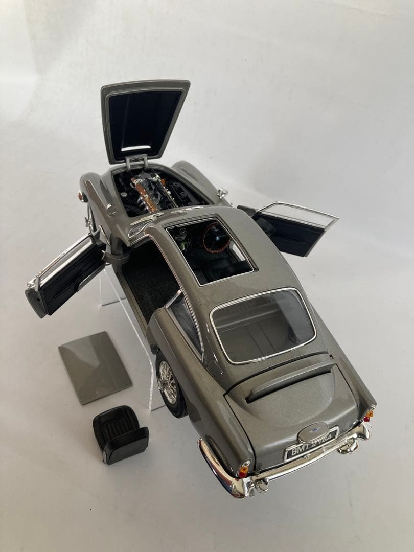 007 GOLDFINGERボンドカー Aston Martin DB5