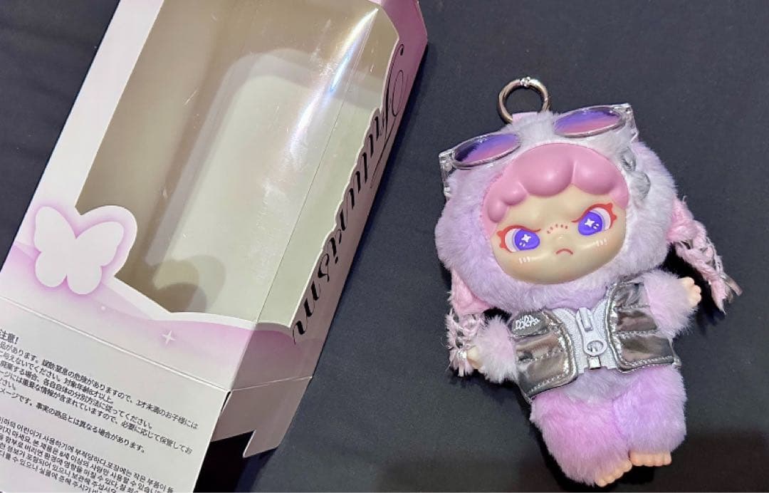 ポップマート海外限定新品‼️DORA TNTSPACE ぬいぐるみ