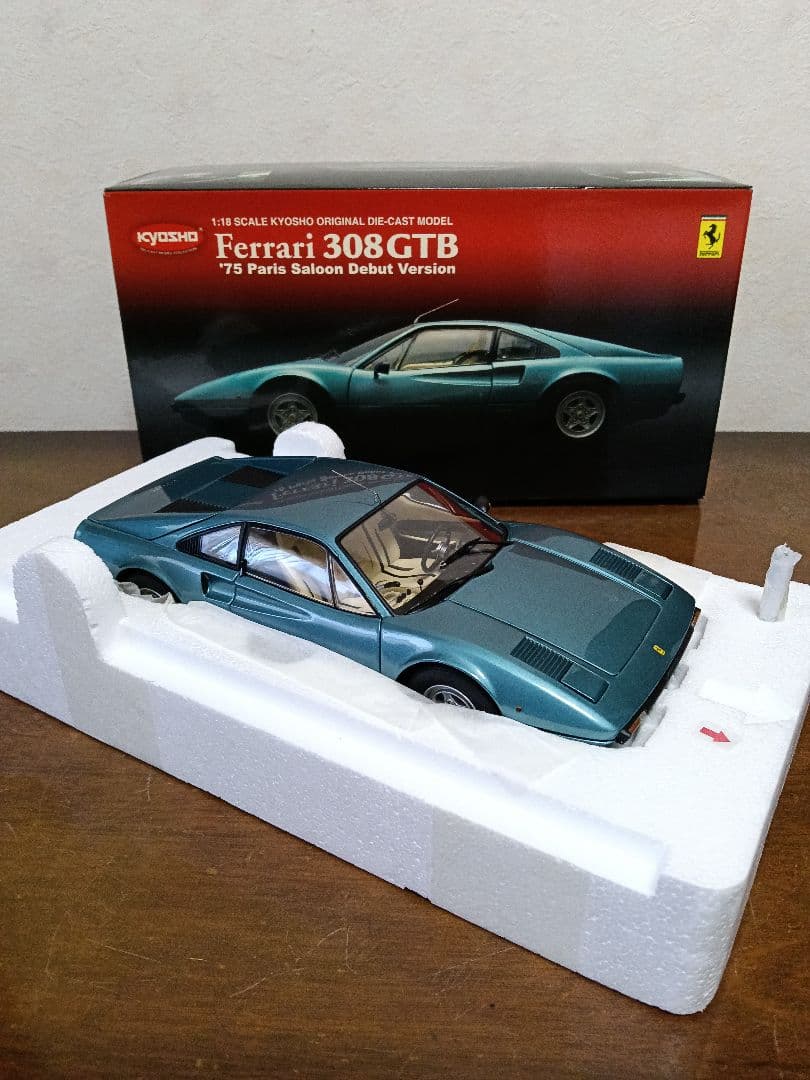 京商1/18 フェラーリ308GTB 1975 パリ・サロン・デビューバージョン