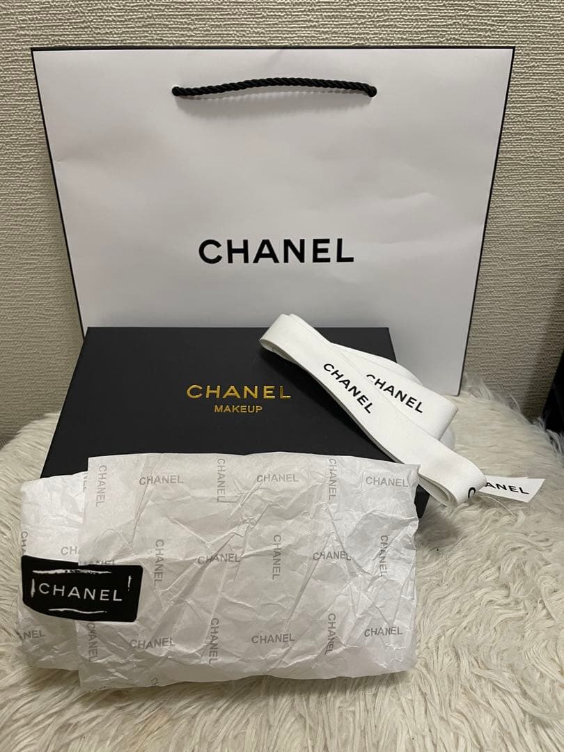 【新品】CHANEL スマホショルダ バックとミニポーチ ❣️