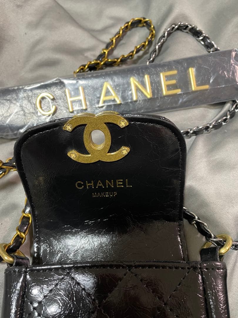 【新品】CHANEL スマホショルダ バックとミニポーチ ❣️