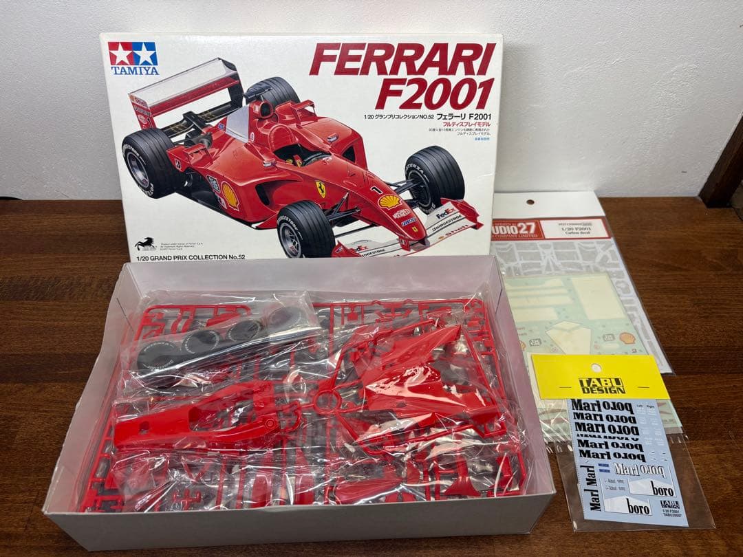 タミヤ 1/20 フェラーリ F2001 マルボロデカール、カーボンデカール付き