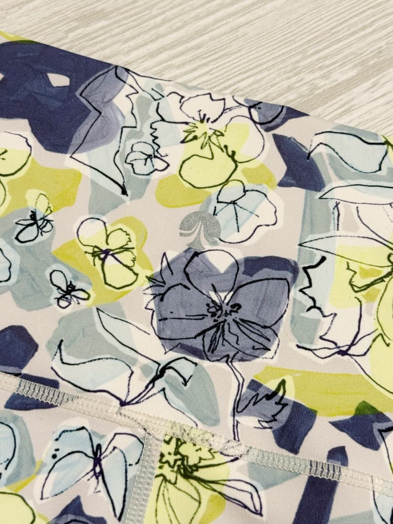 【美品】SUKALA 　ペイント風花柄　セットアップ　Mサイズ（SB）