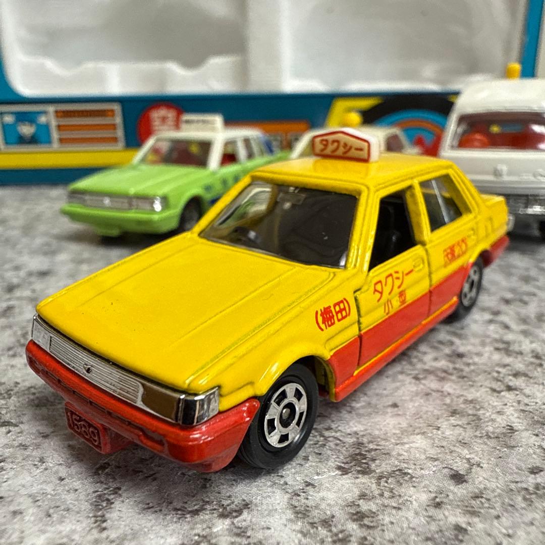 d*7様 トミカ　タクシーセット