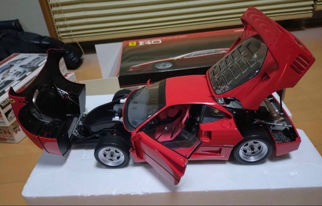 フェラーリ F40 1/12 ダイキャストカー