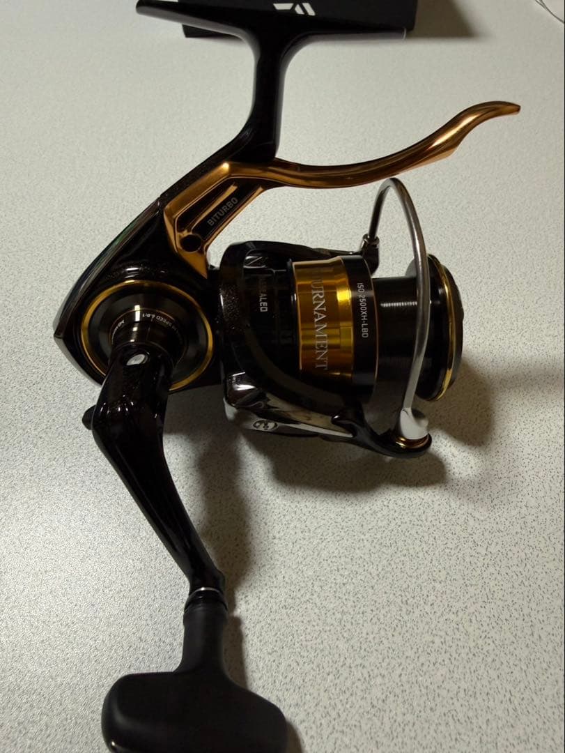 DAIWA 22トーナメントISO 2500XH-LBD スピニングリール