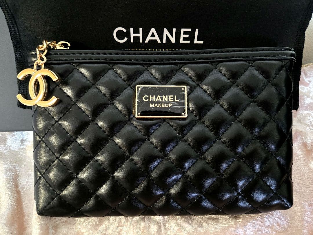 希少 新品 CHANEL ノベルティ ポーチ キルティング保存袋、箱付き