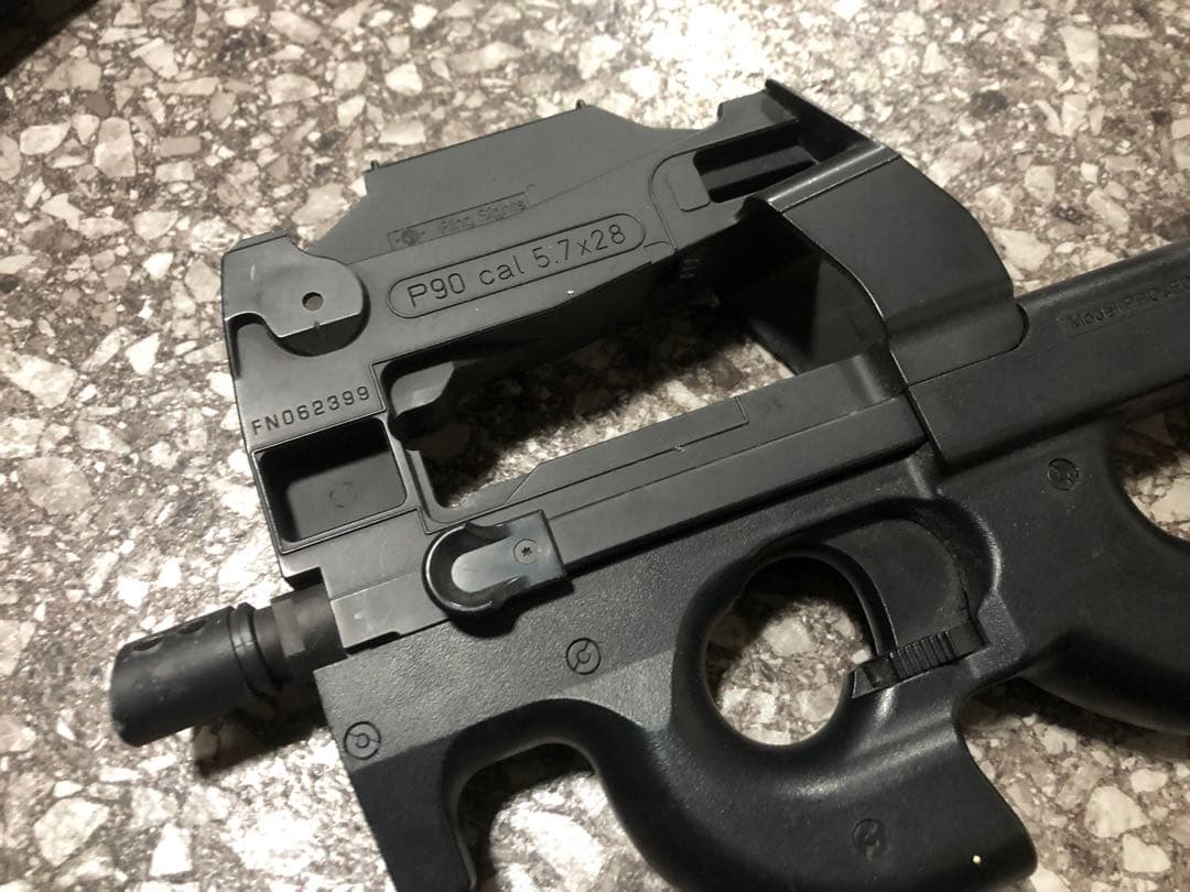 リナクロ 東京マルイ　P90　サイレンサーマガジン付き