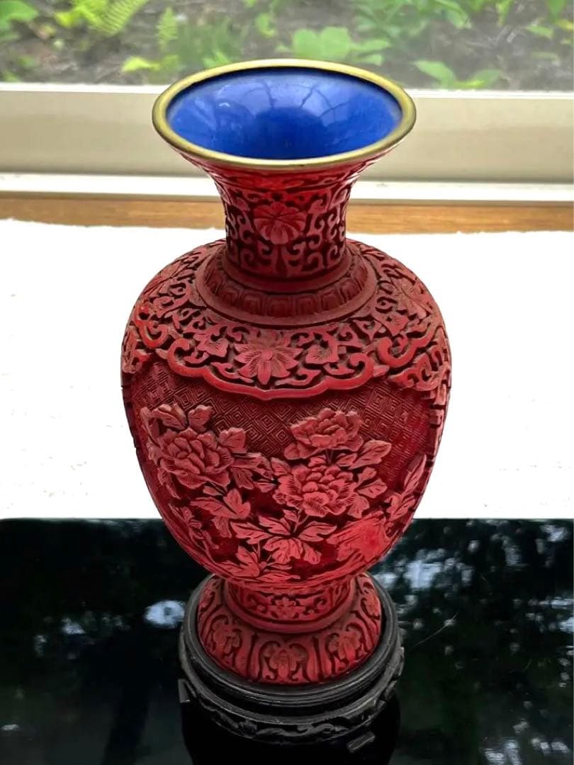 中国美術工芸品　赤漆　彫刻壺　（花瓶）