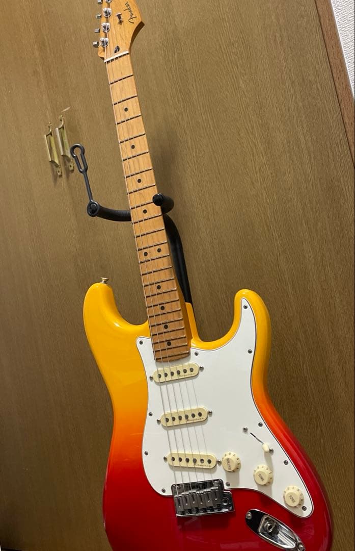 ギター Fender Stratocaster tequila sunrise
