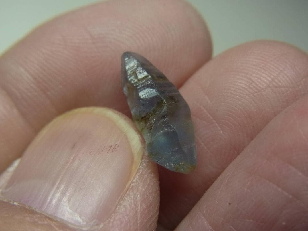 ハイグレード スリランカ ブルーサファイア結晶 ラトナプゥラ県ラトナプゥラ地区産