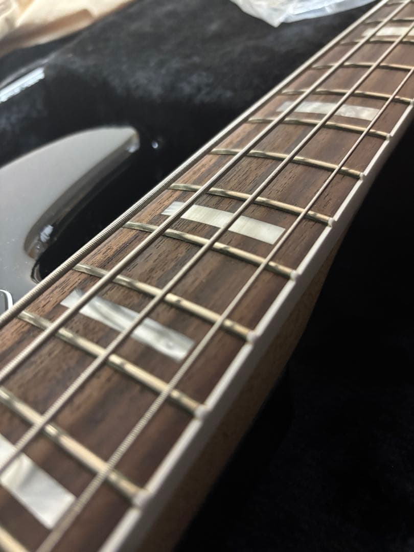 ベース Fender Vintera '70s Jazz Bass