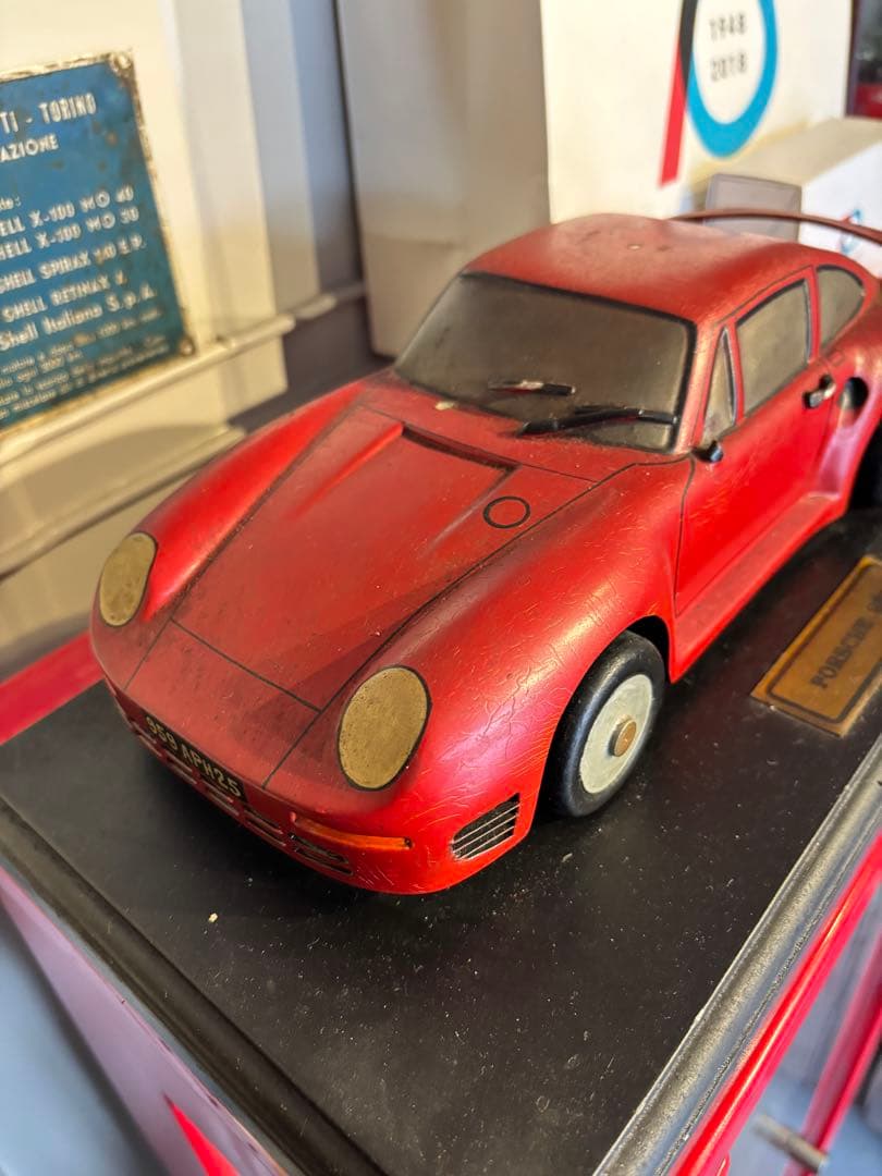 Porsche 959 モデルカー 赤　木製